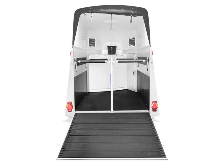 Humbaur | XANTHOS Aero Horse Trailers